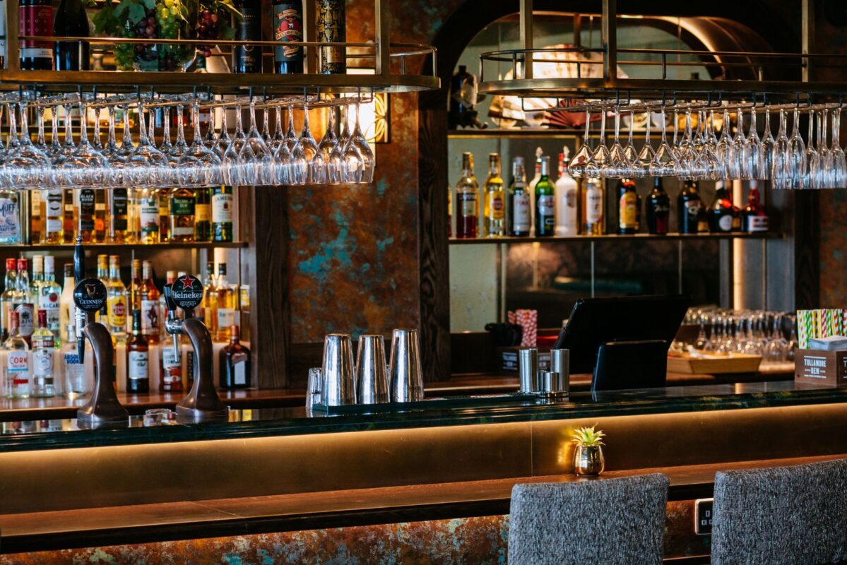 Bars in Athlone | The Grapevine Bar at Wineport Lodge Hotel