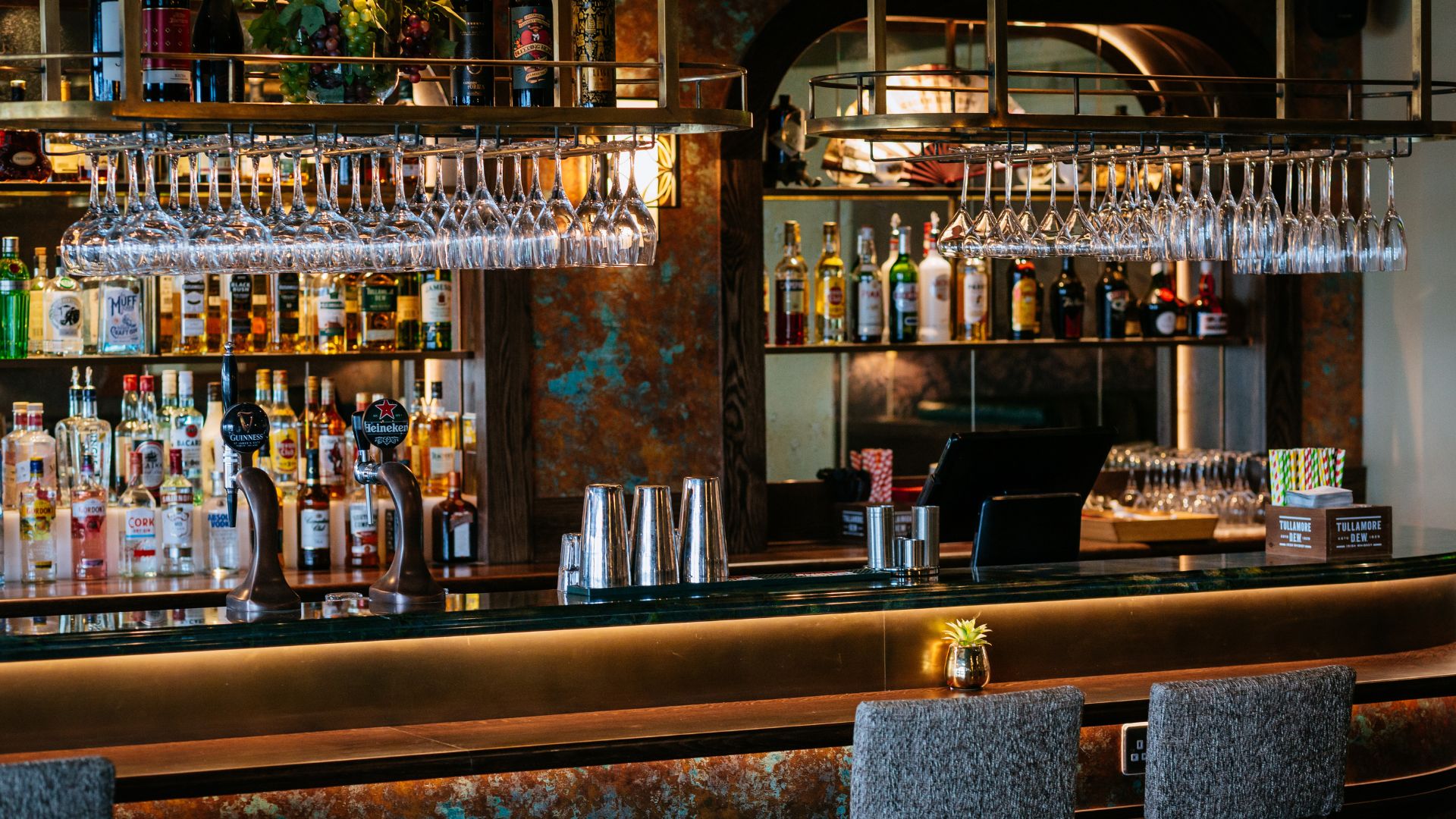 Bars in Athlone | The Grapevine Bar at Wineport Lodge Hotel