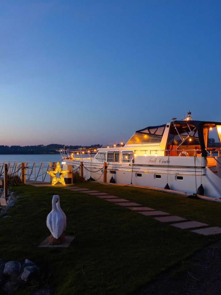 Luxury Cruiser Stay | Lough Ree Boat Hire | Wineport Lodge